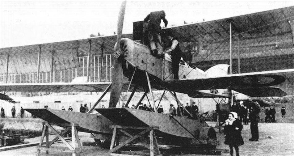 C.Barnes - Short Aircraft since 1900 /Putnam/